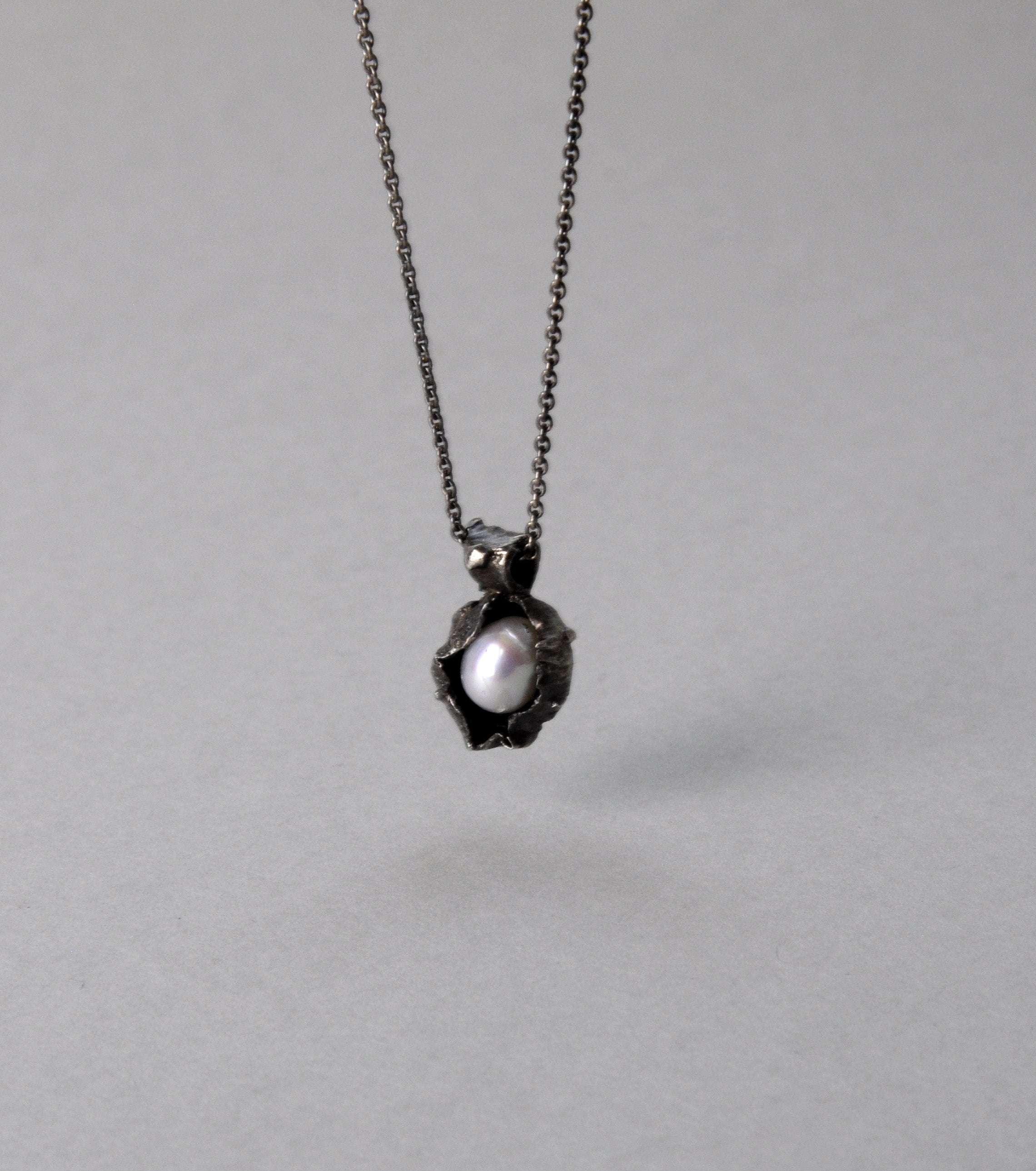 Seaside pearl necklace in silver - large – Cay Collective